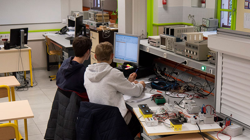 Le Bac Pro Systèmes Numériques, option RISC : Réseaux informatiques (SN)